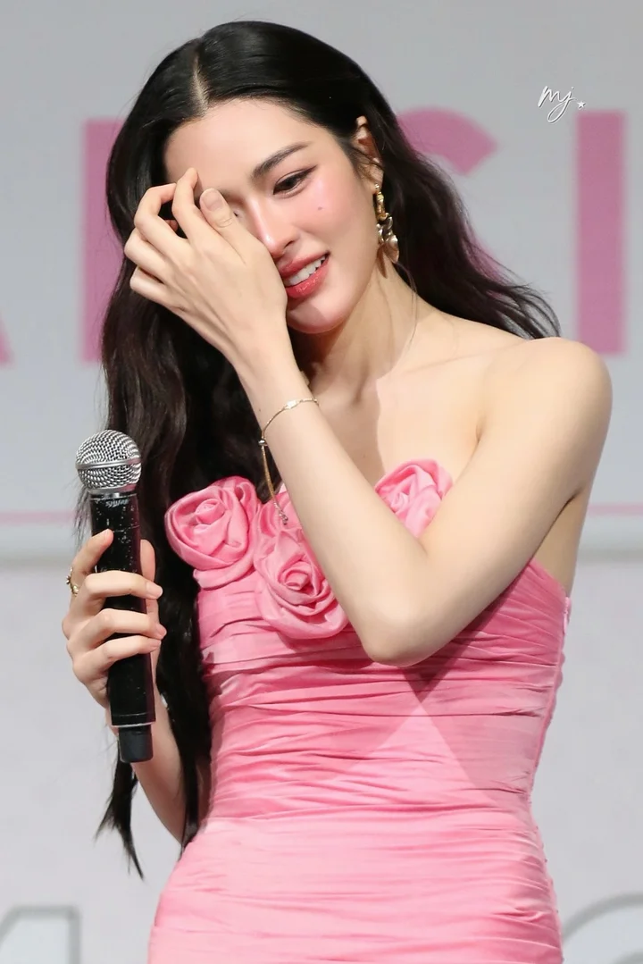 The Story of Us Photobook Fansign - LingOrm Pics